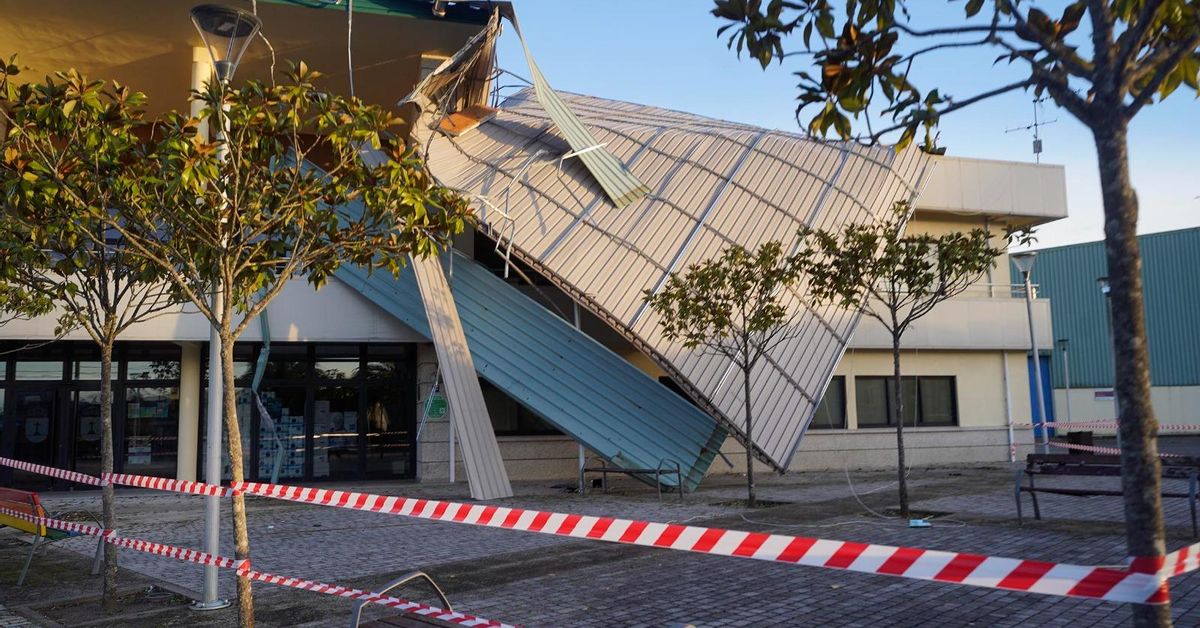El temporal arranca el tejado del Concello de Pazos de Borbén
