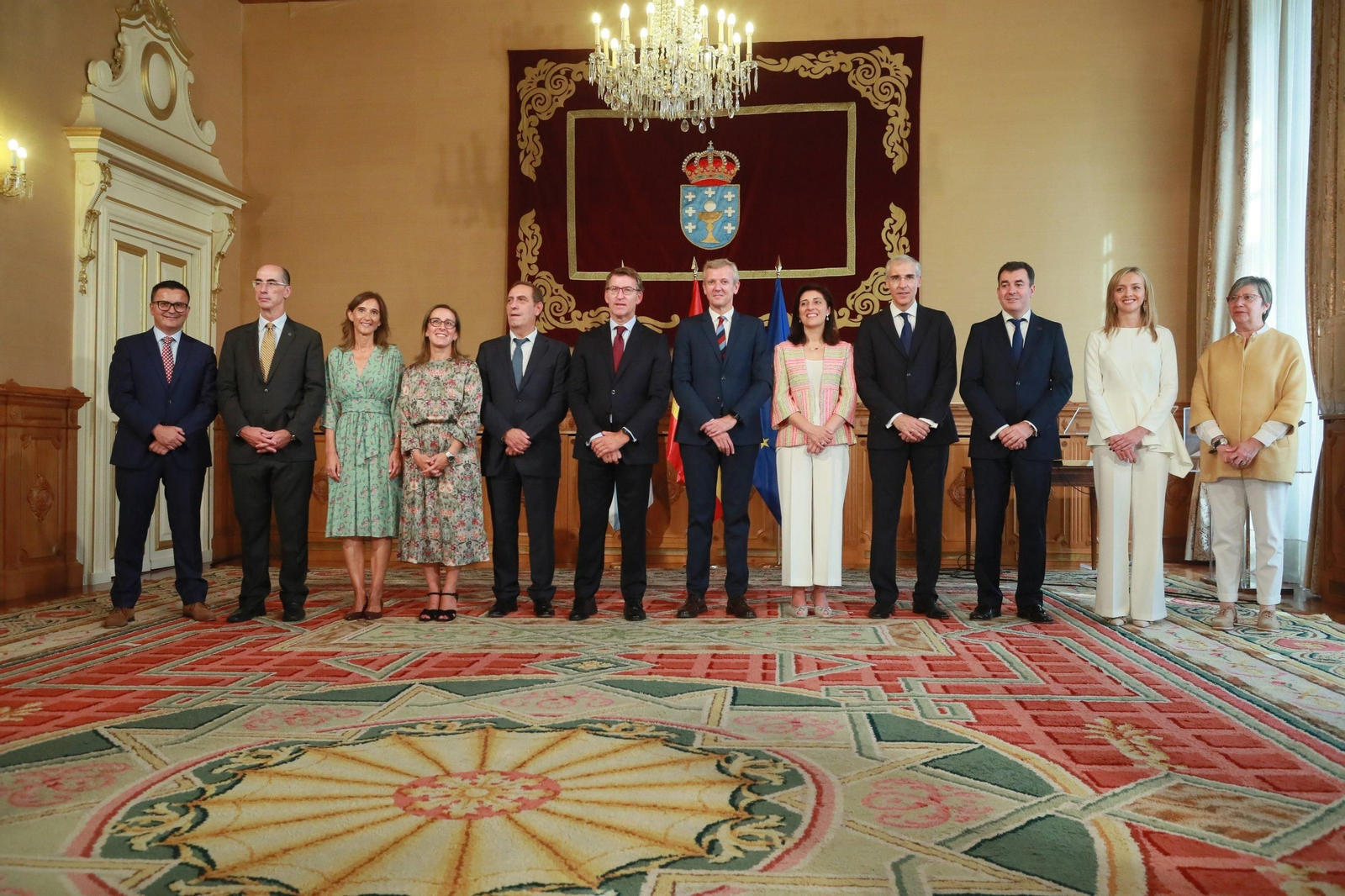 Feijóo presume de Gobierno estable frente a "pactos de despacho" en La ...