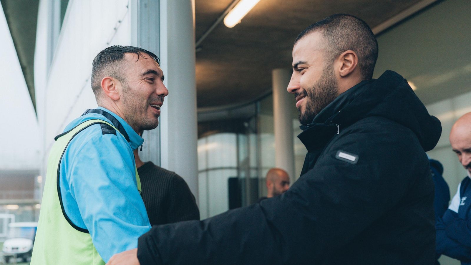 Los hermanos Thiago y Rafinha Alcántara, en Mos para saludar