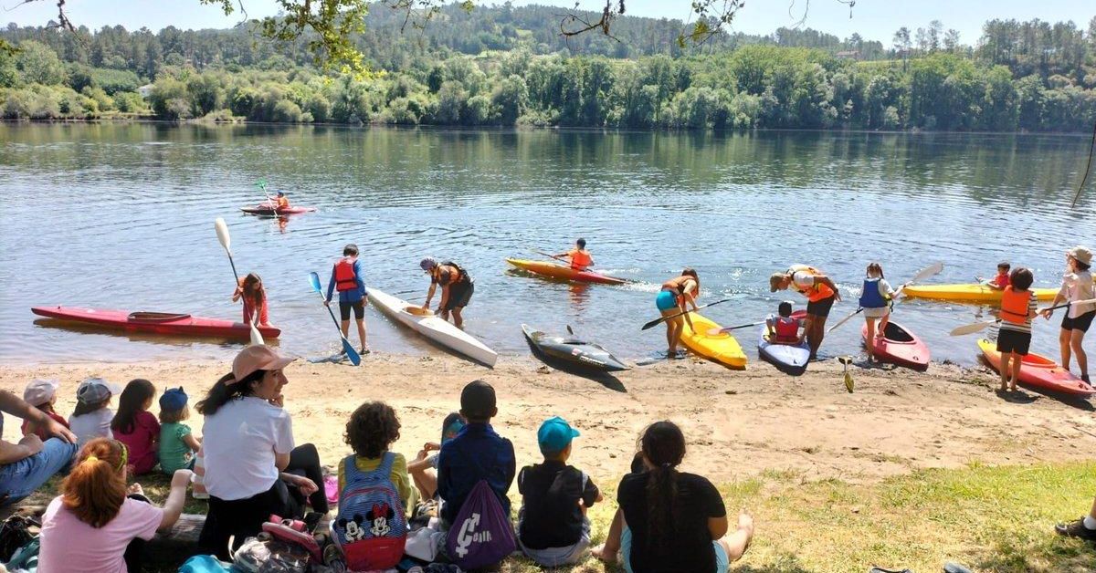 Los alumnos de Cenlle aprenden en las aguas del Miño