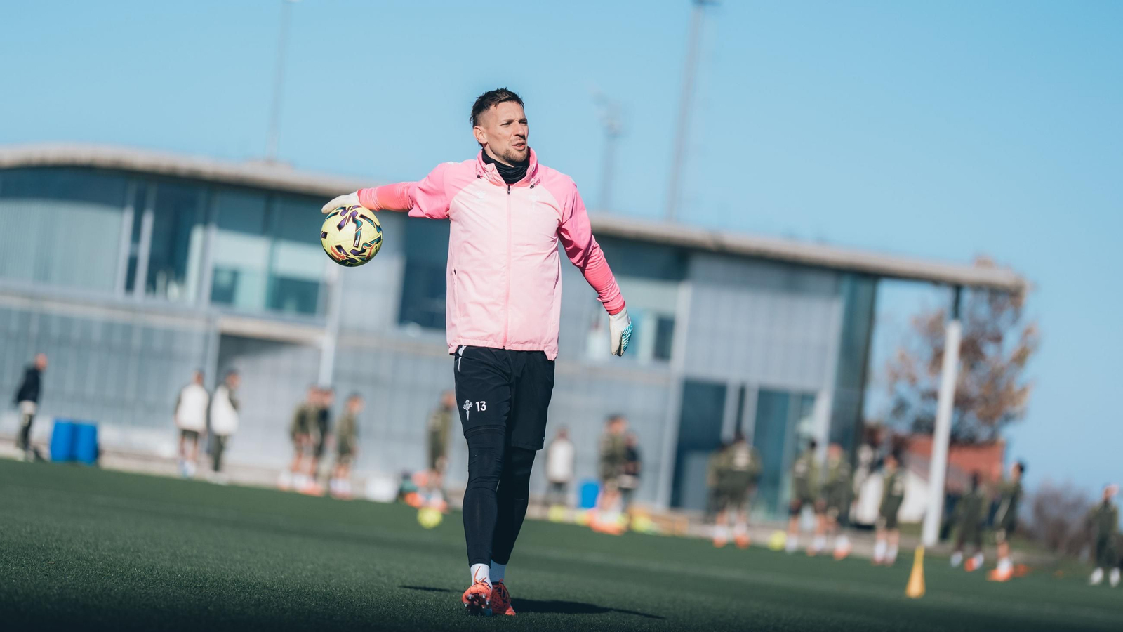 Ionut Radu se las verá con Turquía y Carl Starfelt, con Ucrania