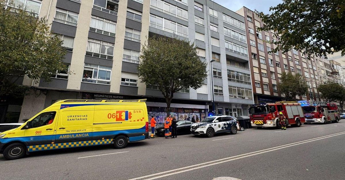 Una persona intoxicada por inhalación de humo en un incendio en Vigo