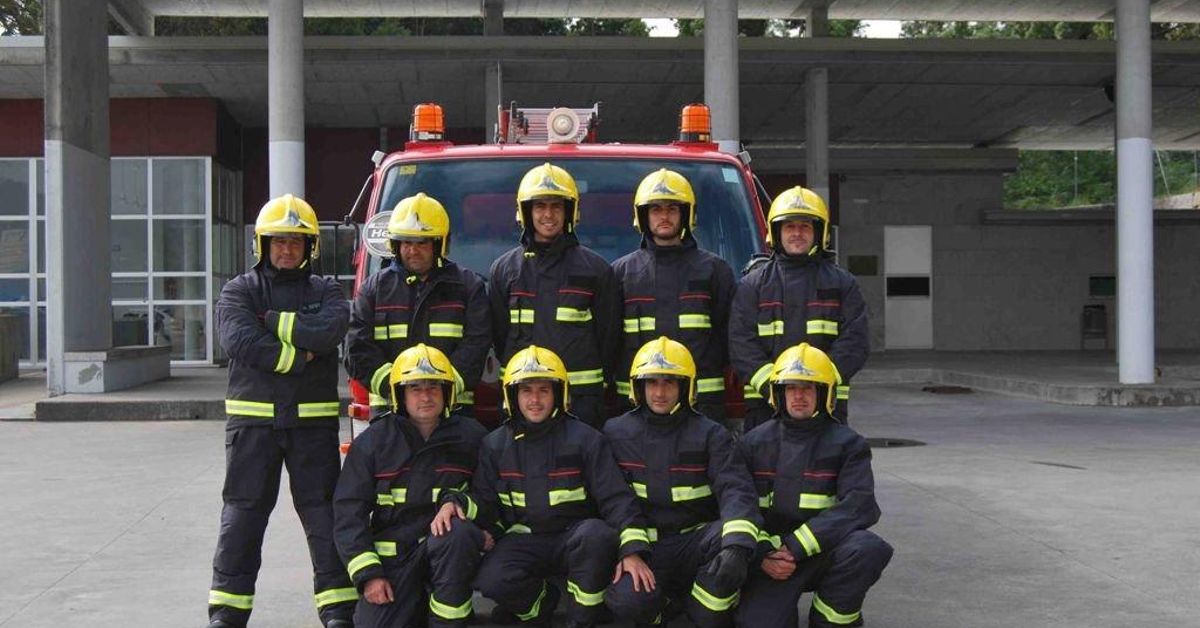 A Guarda entrega nuevo material a sus bomberos