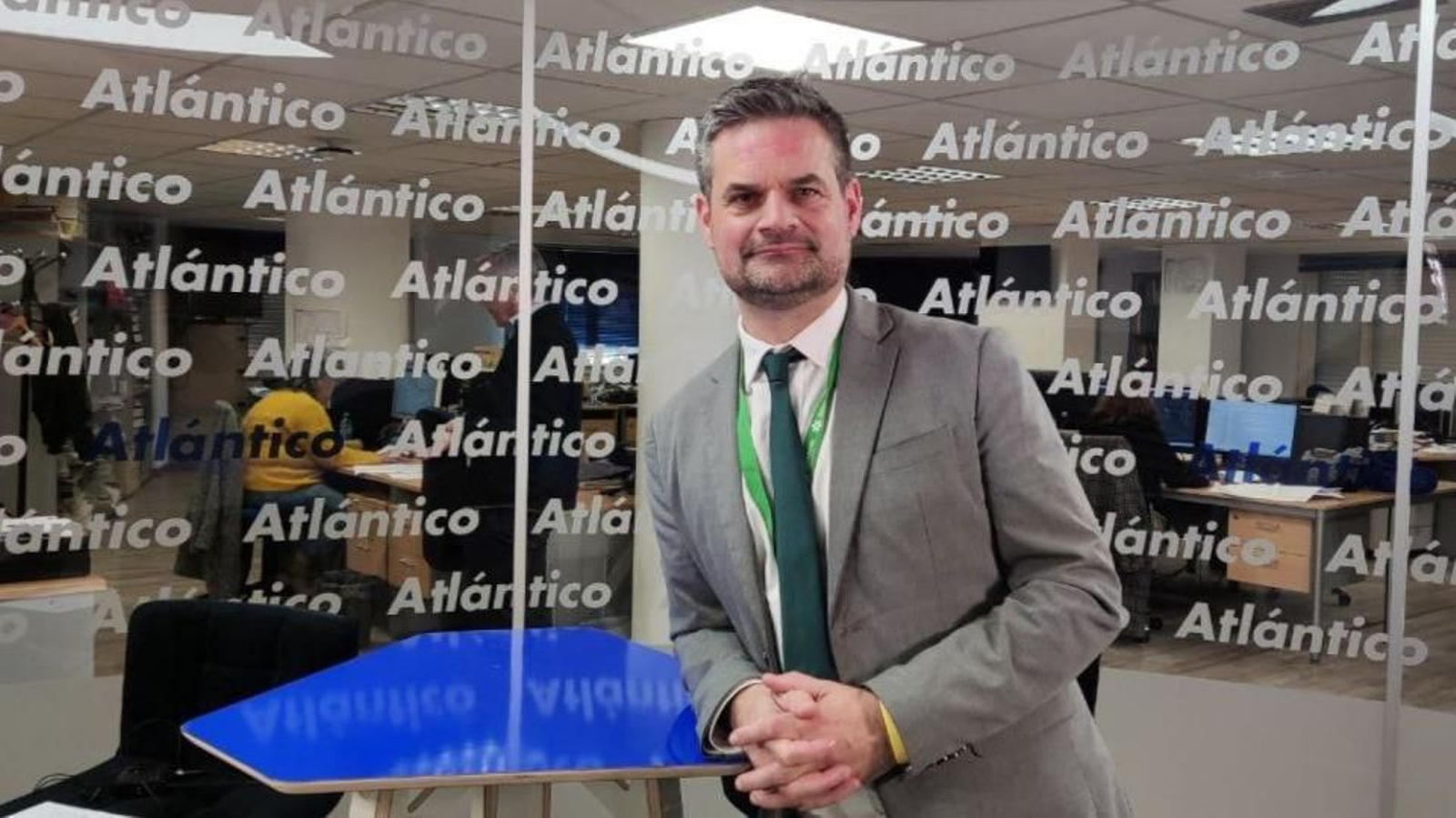 Chris Long: “A los alumnos les abre muchas puertas hablar y debatir en ...