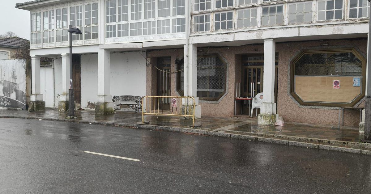 Malestar ante el aluvión de multas por aparcar en la travesía de Riós