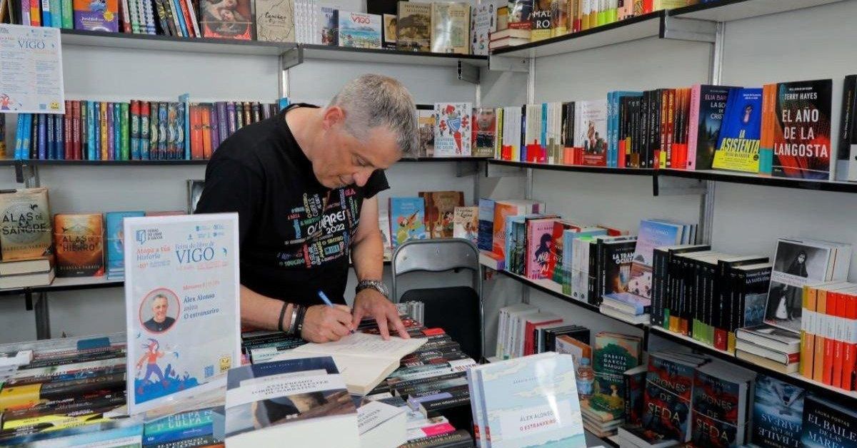 Alex Alonso, o escritor que volve a casa coa Feira do Libro