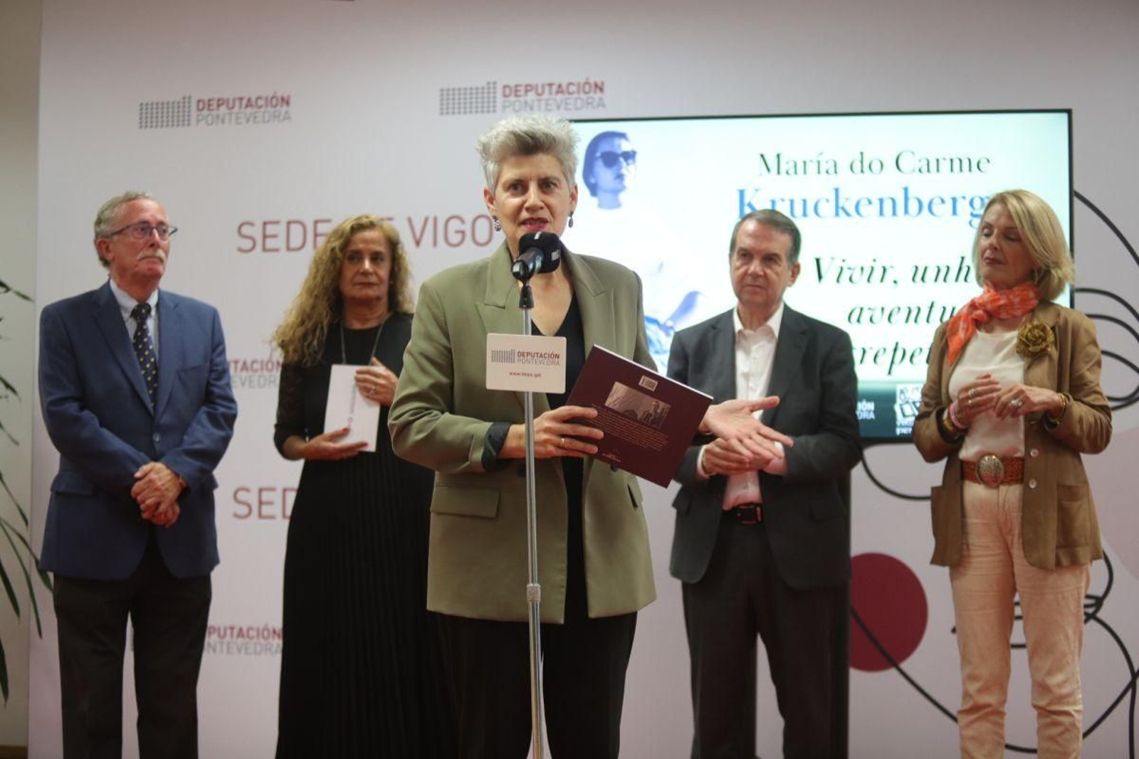 La escritora María do Carme Kruckenberg tendrá un busto en Rosalía de ...