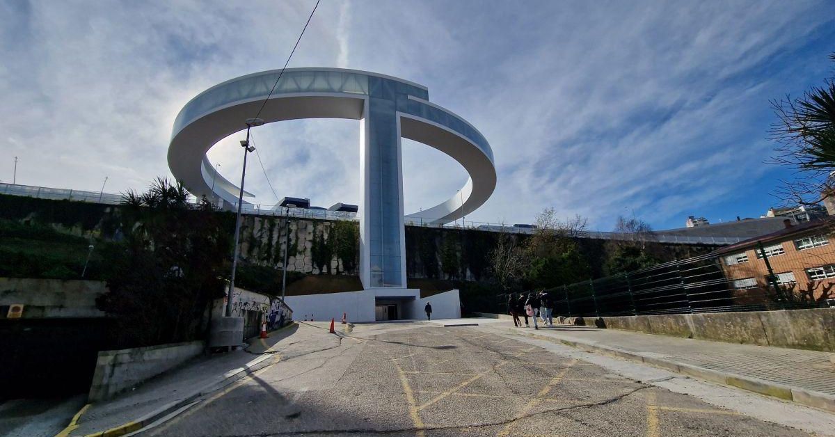 La Policía Local salva a una joven de precipitarse desde el Halo