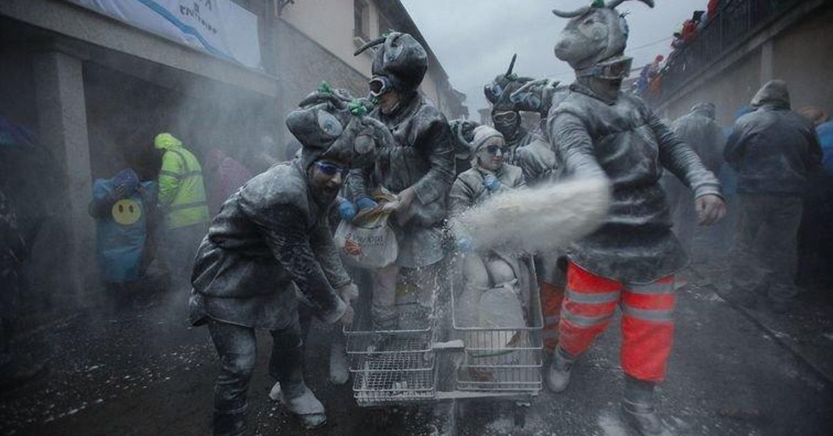 Farrapos e formigas: Laza is different