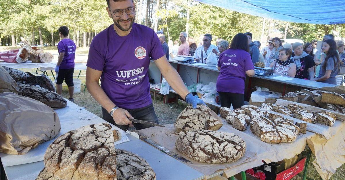 El pan de millo 'voló' en la romería de Cabral