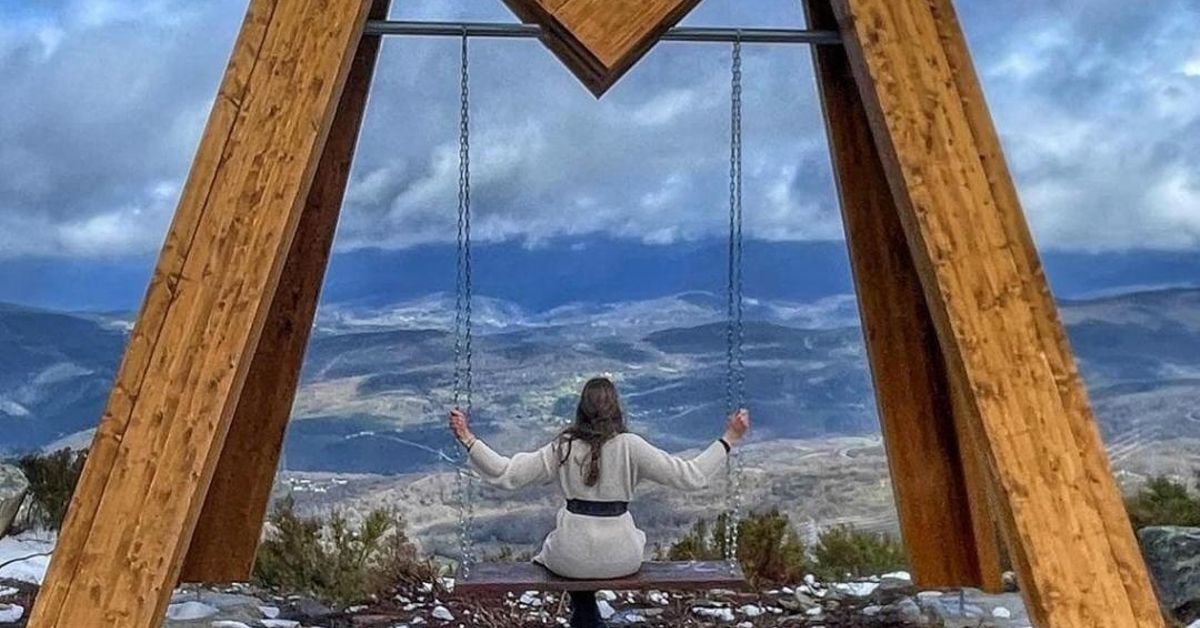 Un nuevo columpio se suma a la espectacular lista de miradores en Ourense