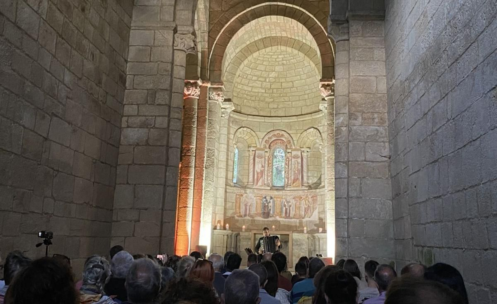 Iñaki Alberdi abrió los conciertos en Santa Cristina, en Parada de Sil
