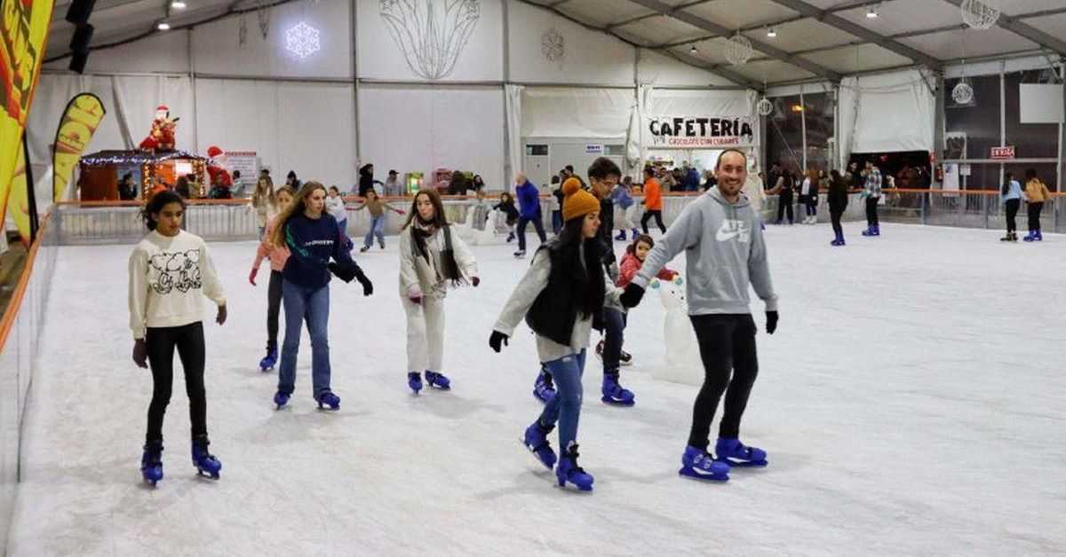 El patinaje sobre hielo en Samil, el deporte navideño que reúne a niños ...