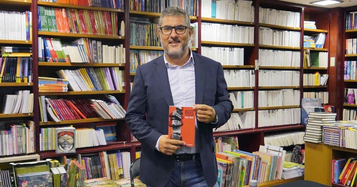 Miguel Martín se estrena como escritor con su novela ‘Mururoa’
