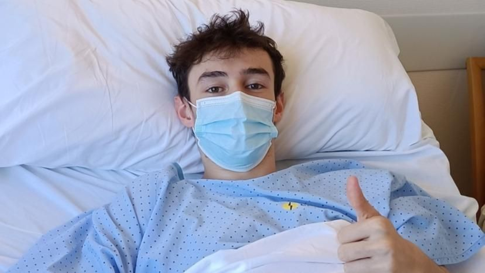 Jacobo Fernández fue operado de un quiste en la rodilla sin más gravedad