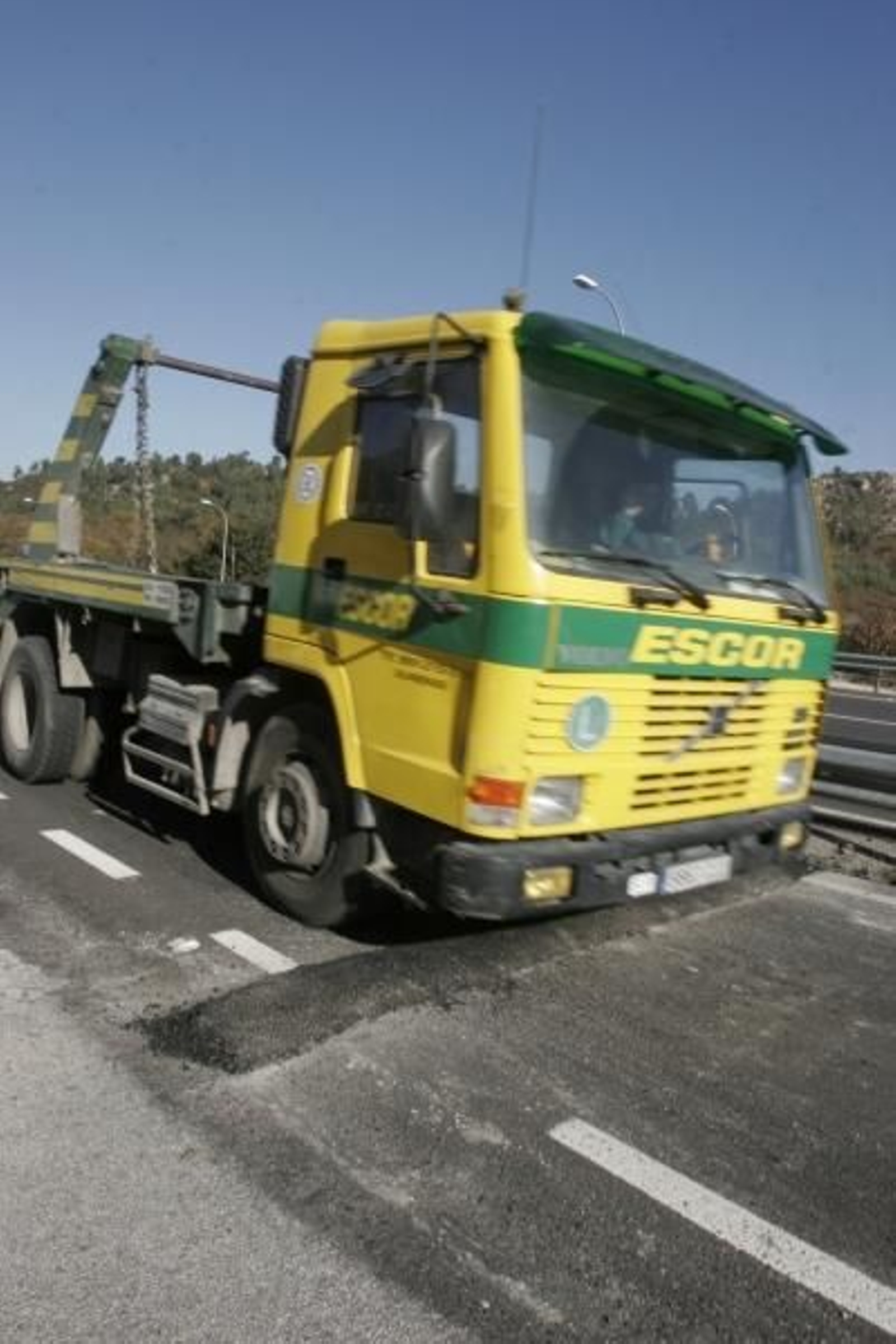 Las bandas rugosas en viales del Polígono Barreiros generan una ...