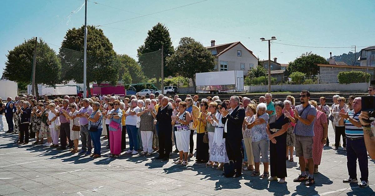 Los vecinos de Tuxe dan el último adiós a su paisano Iván Castaño Hervella