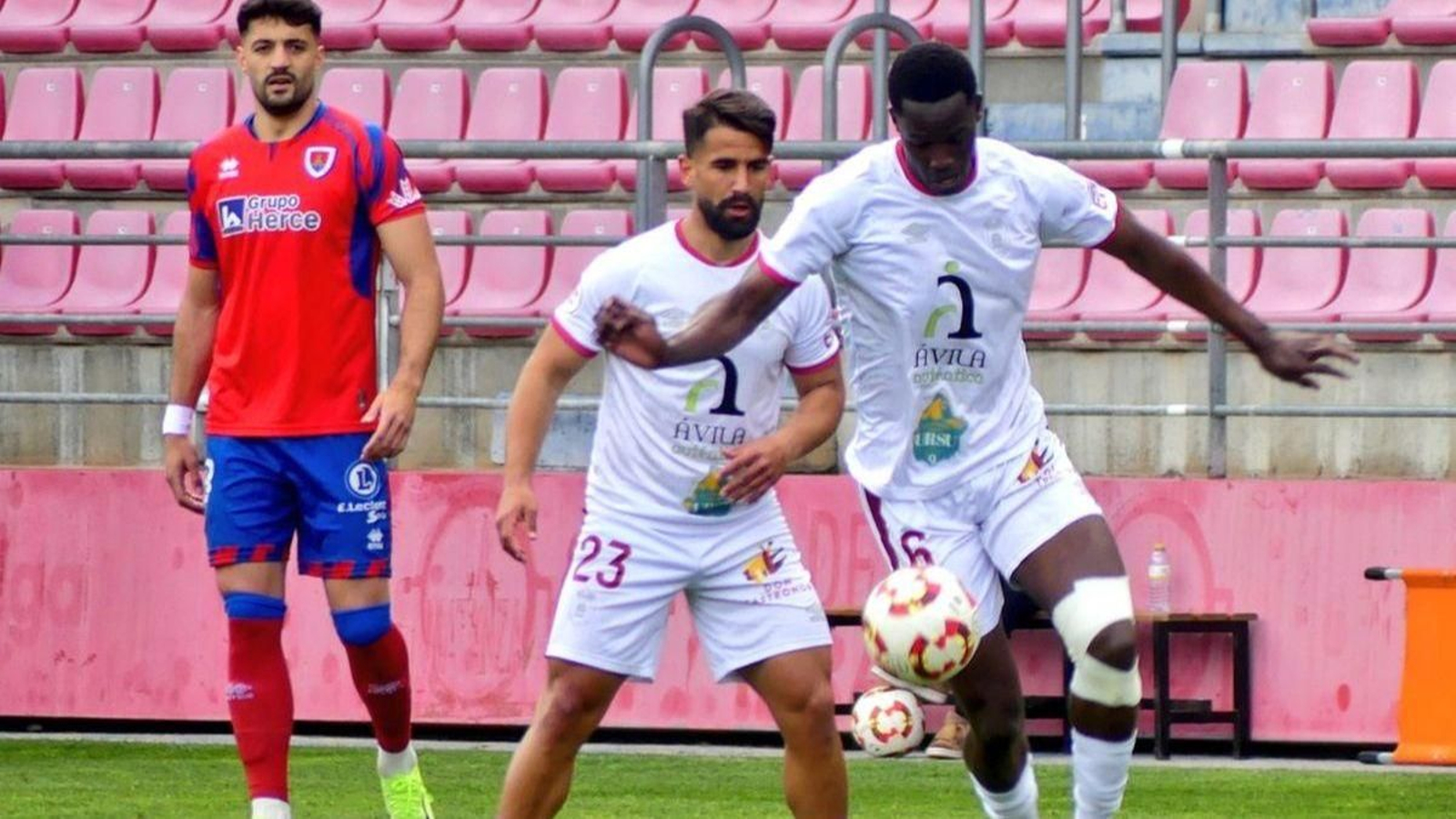 Adilson refuerza la medular del Arenteiro