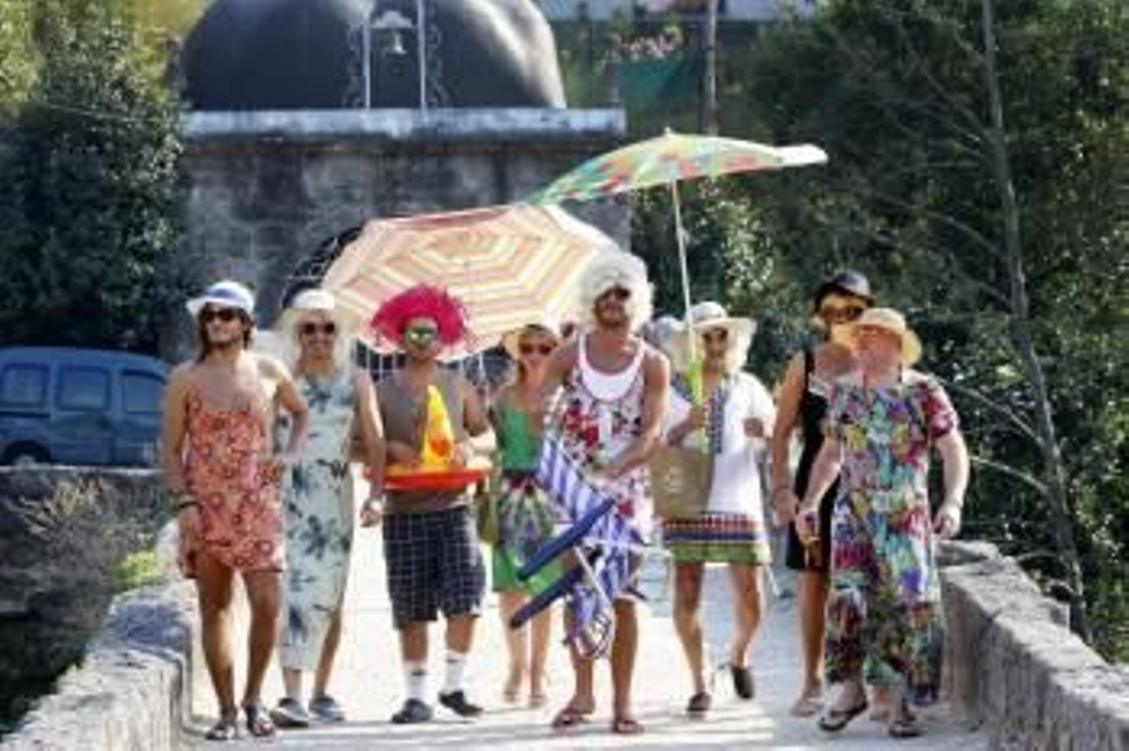 'Los guiris' se despiden del verano en la 'Costa del Tea'