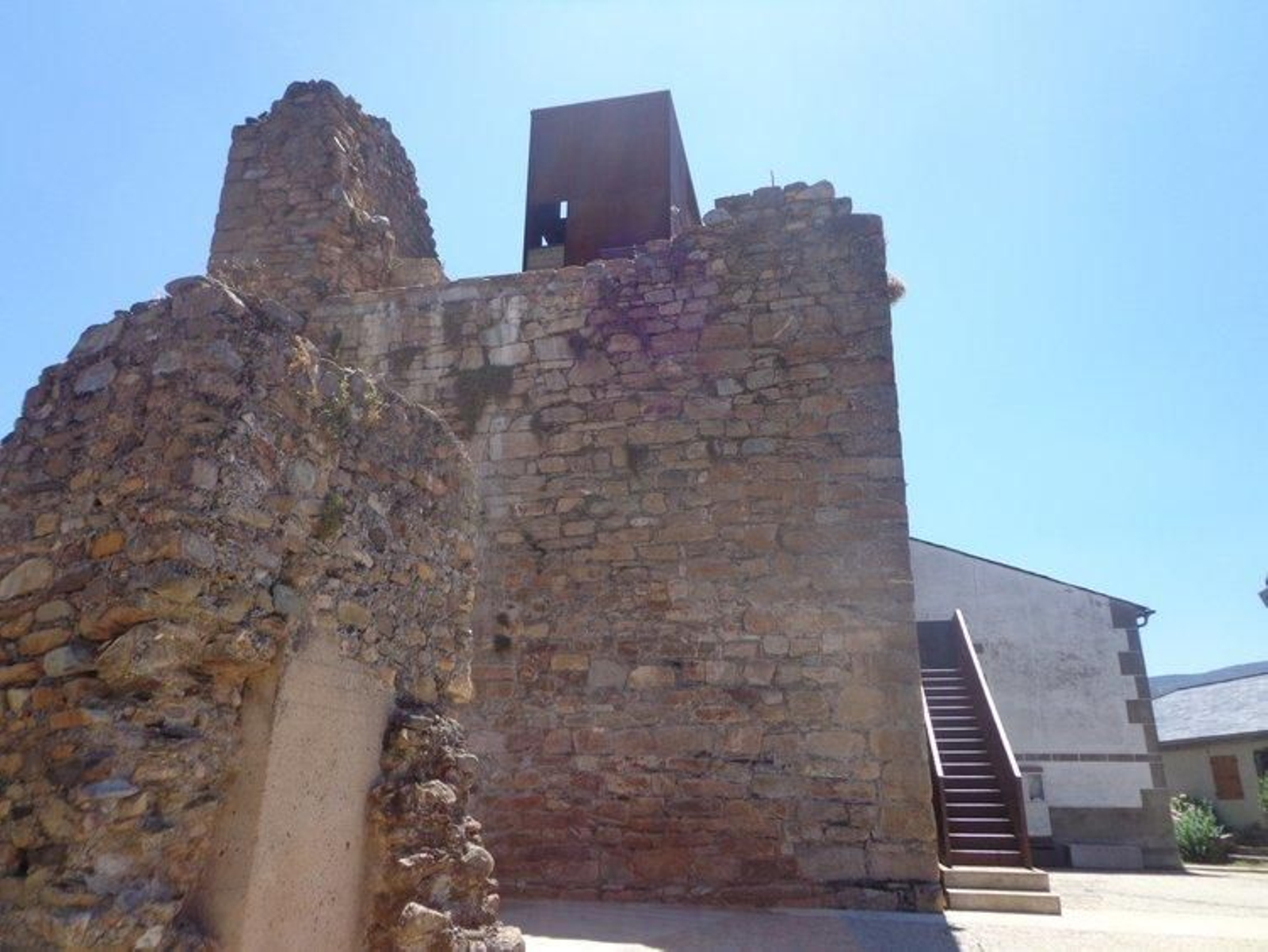 O Barco asume la mejora de servicios en la Torre do Castro