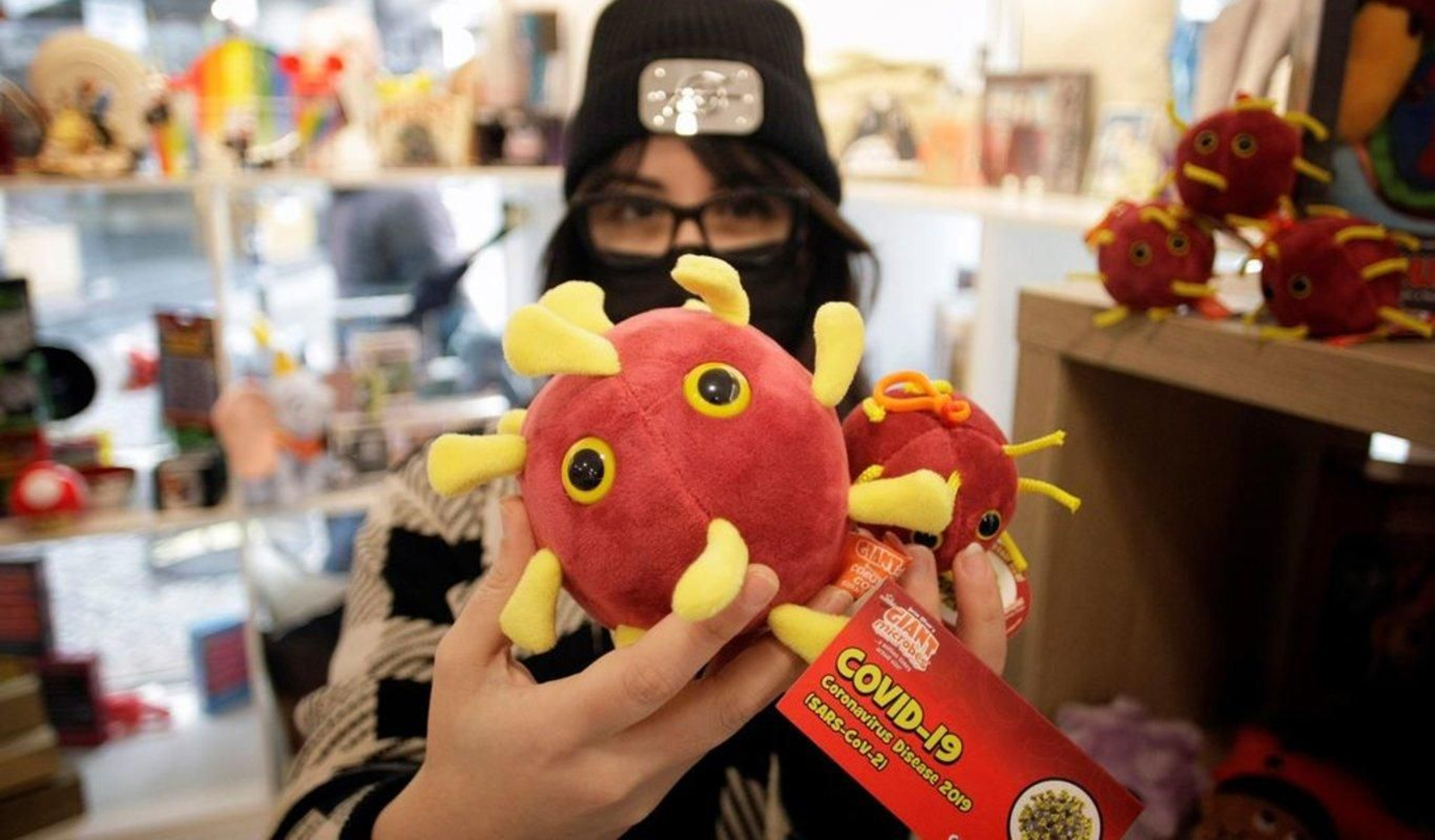 Un peluche del covid, el regalo solidario con Save the Children