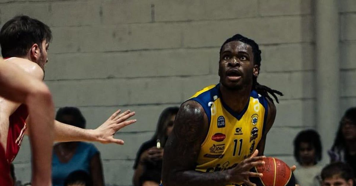 El pívot Kingsley Okanu se suma al proyecto del COB y cierra la plantilla