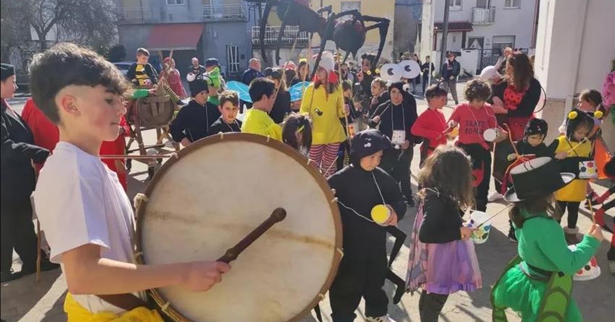 Folión e desfile para a cativada de Laza e Verín