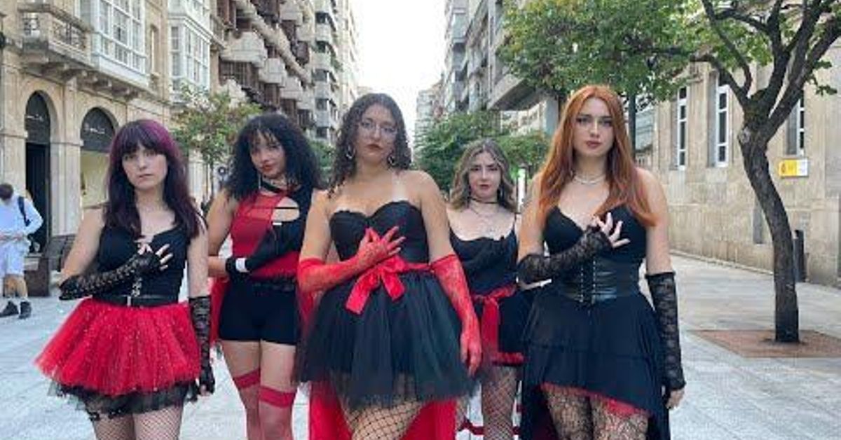 Lullabyz reaparece en el Paseo de Ourense con su nueva coreografía de K-pop