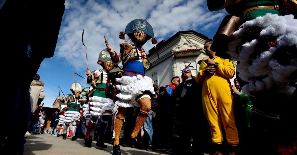 El sonido de las chocas de los cigarrones inundó Verín en el Domingo de ...