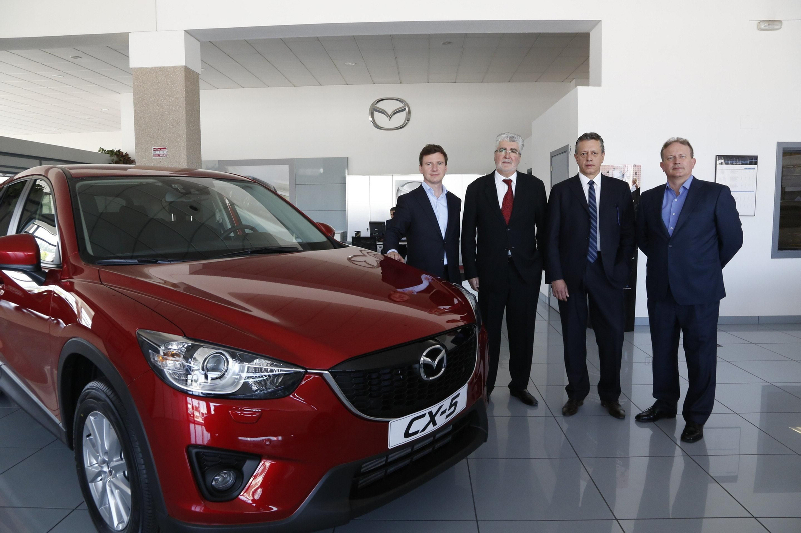 Visita a Cibrauto del director general comercial de Mazda