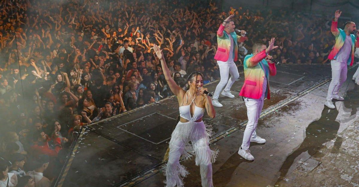 GALERÍA | La orquesta Panorama desata la locura en Coia