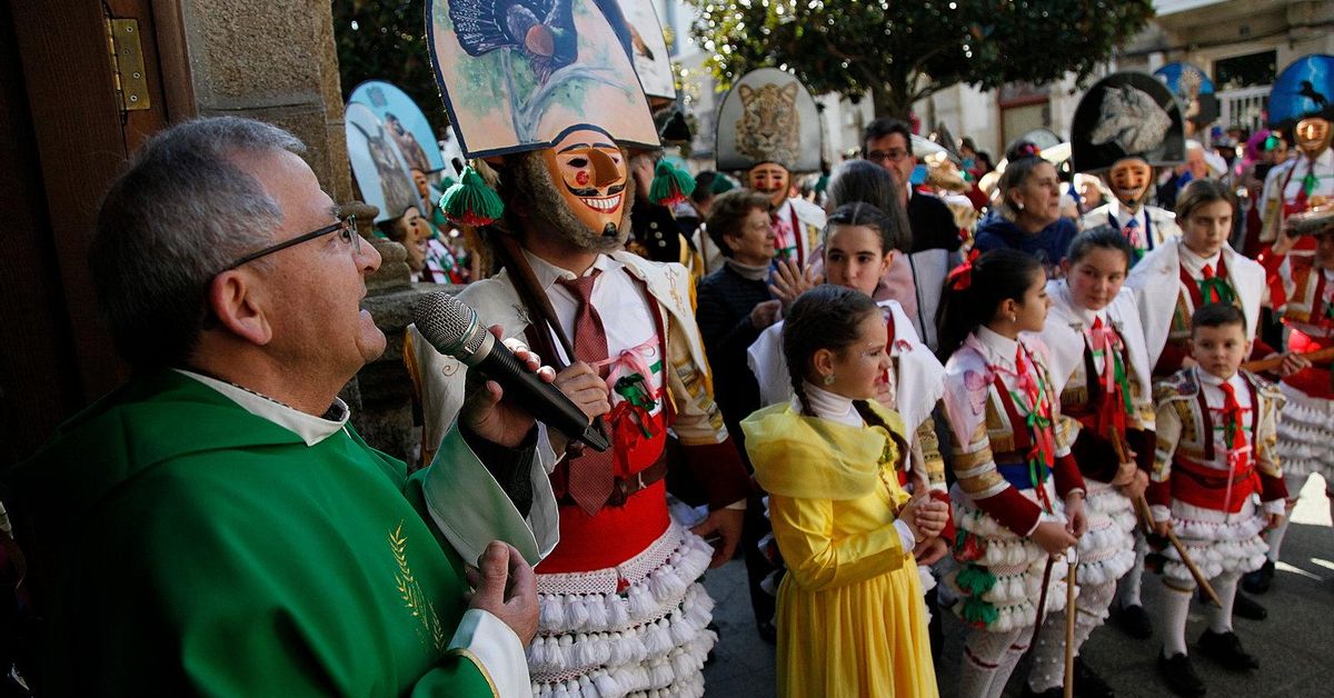 Galería | Nadie quiso perderse el estreno de los cigarrones en Verín