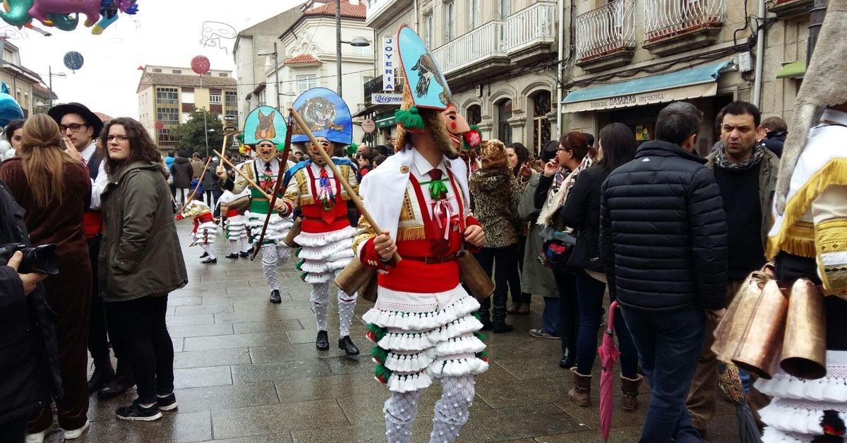 Los cigarrones se adueñan de Verín