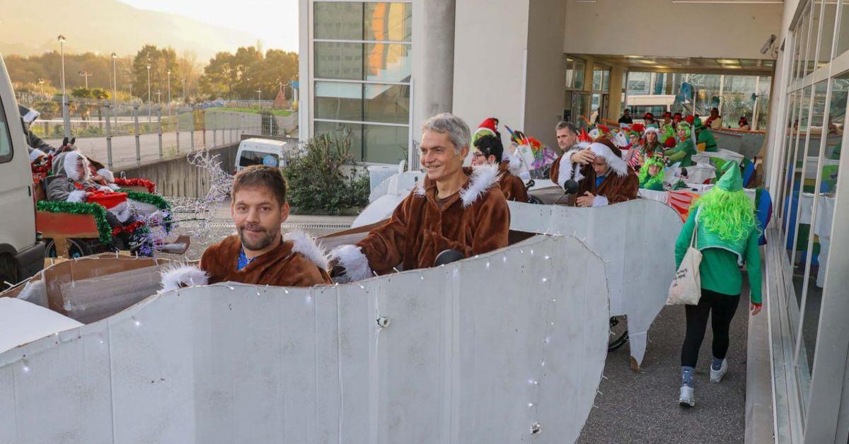 Las carrozas de Discamino desfilaron por las calles de Navia