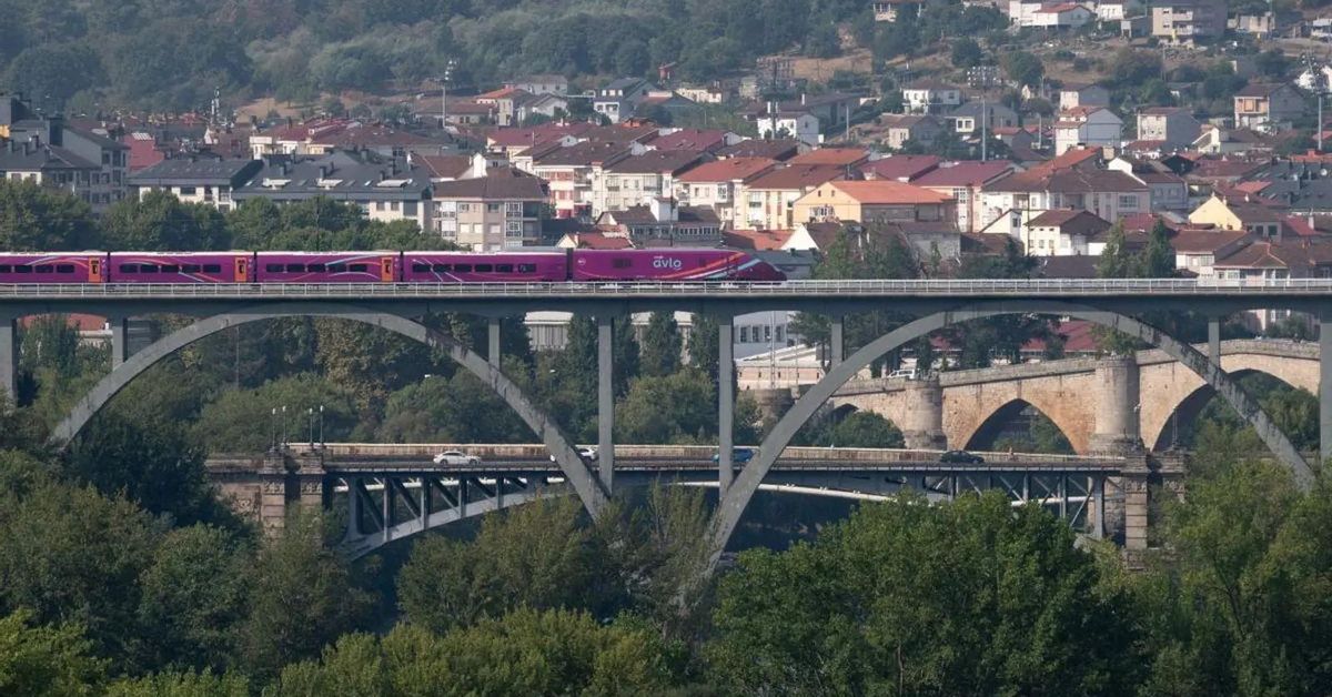 Ourense estrena este miércoles su primer tren sin paradas a Madrid