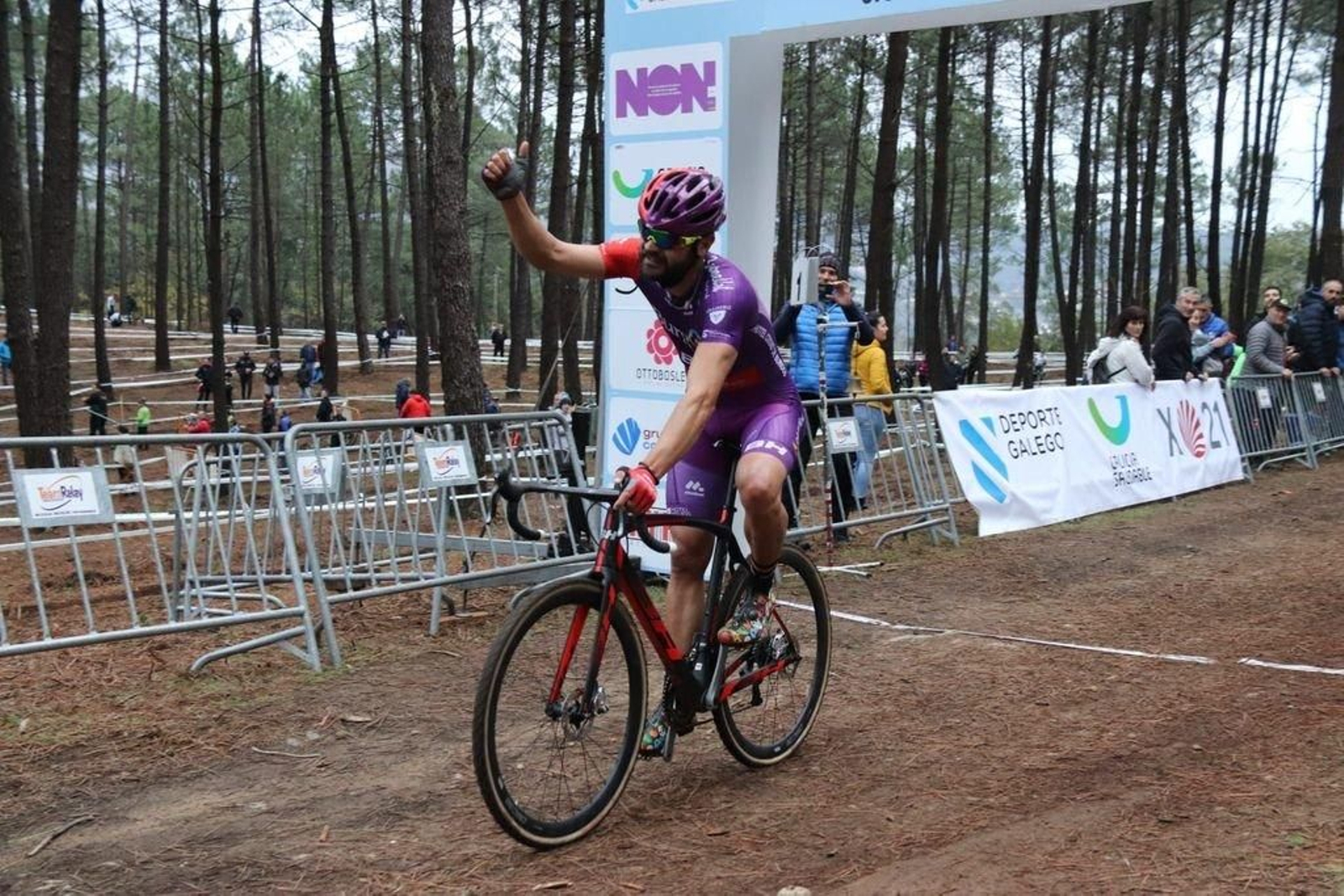 López Parada estropea la fiesta porriñesa en O Rosal