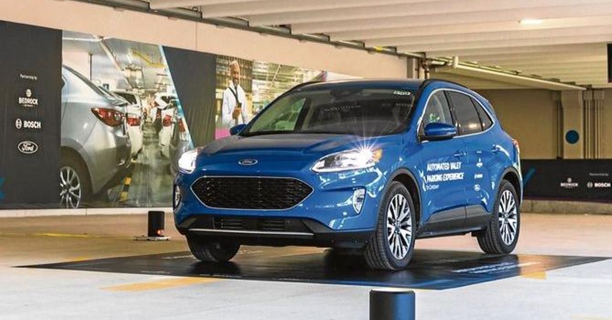 Ford y Bosch prueban coches que conducen y estacionan solos