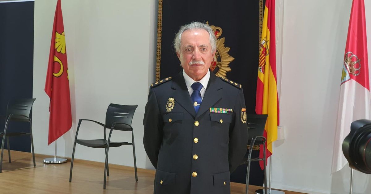Toma posesión el nuevo comisario jefe de la Comisaría de la Policía ...