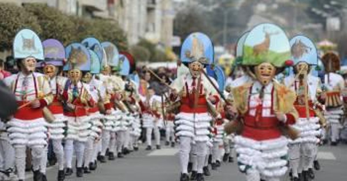 Los cigarrones comparten protagonismo con monjas y vaqueros